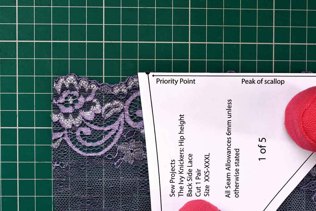 Learn how to use scalloped lace sewing patterns - Sew Projects